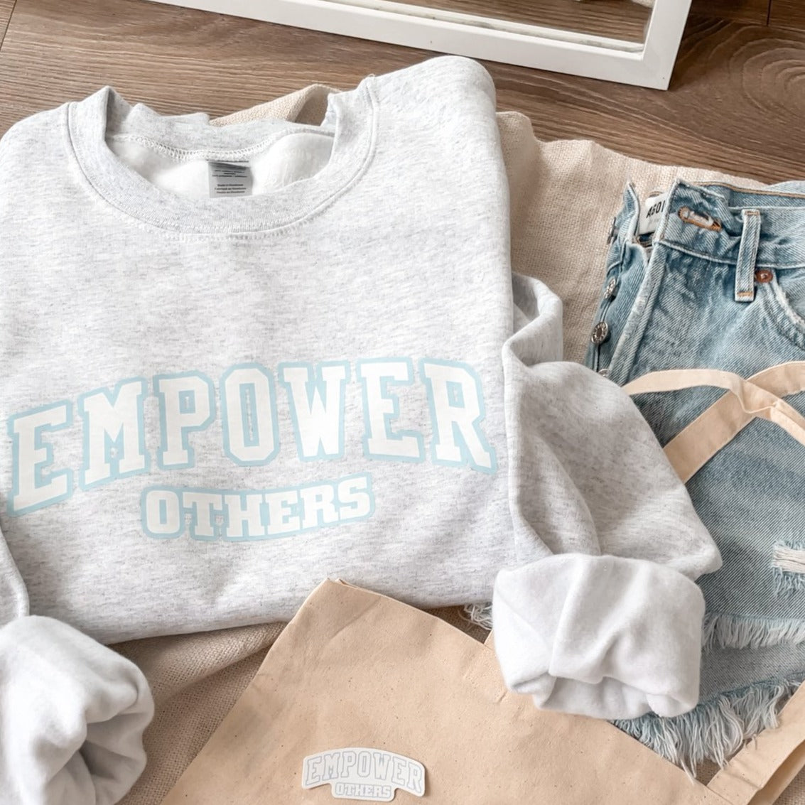Empower Others Crewneck - POWDER BLUE – DESIGNSBYFELICIAS